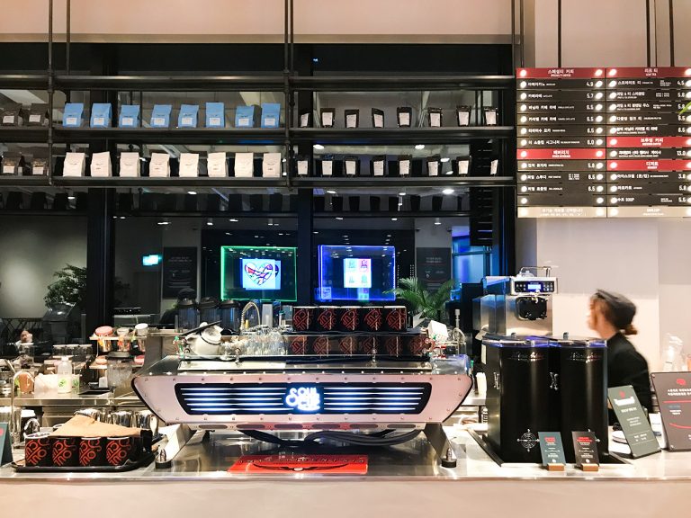 TWICEにも会えるかも？JYP直営のカフェ「SOUL CUP」に行ってみた | TABIZINE～人生に旅心を～