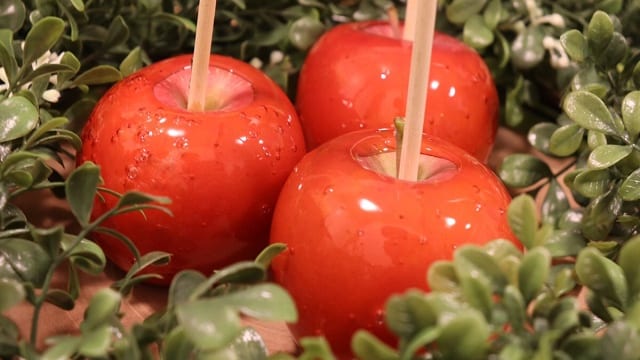 行列の絶えない！りんご飴専門店「Candy apple」が渋谷・東急東横店に | TABIZINE～人生に旅心を～