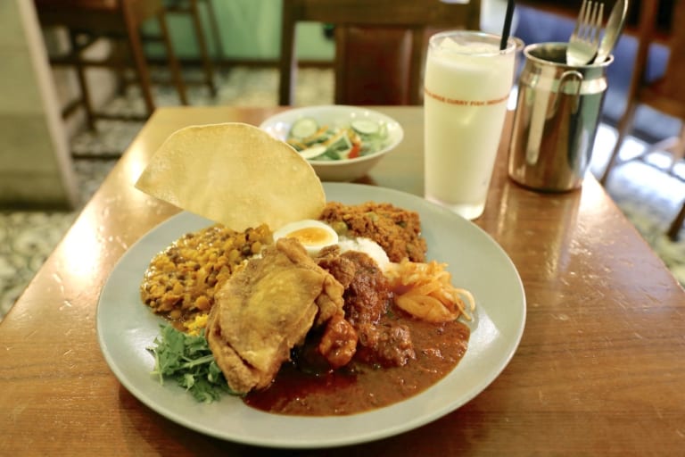 赤坂で30年続いた名店のカレーを継承「FISH 新宿」【新宿おすすめランチ】 | TABIZINE～人生に旅心を～