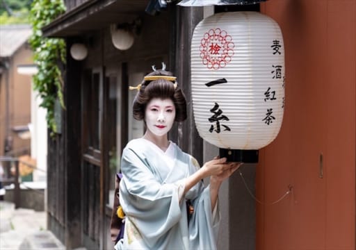 日本三古泉の1つ「有馬温泉」の見どころはここ！芸妓カフェから日本一のジェラートまで | TABIZINE～人生に旅心を～