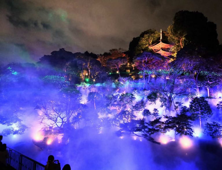 宿泊せずとも観賞OK「ホテル椿山荘東京」で雲海とオーロラが魅せる異次元の輝きを体験！2023年2月7日まで公開 | TABIZINE～人生に旅心を～