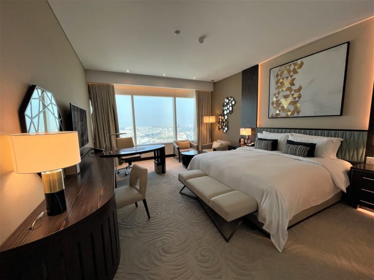 鍵で開く宝石箱アフタヌーンティーに感動！ドバイのオベリスク塔型ホテルが楽しすぎた【ドバイ現地ルポ3】 | TABIZINE～人生に旅心を～