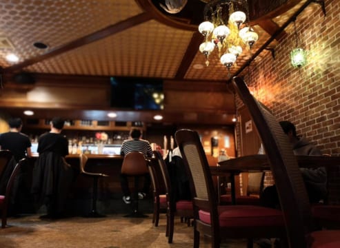 【新宿三丁目カフェ＆バー】異国情緒にまどろむレトロな純喫茶「新宿喫茶りこりす」人気ランチTOP3 | TABIZINE～人生に旅心を～