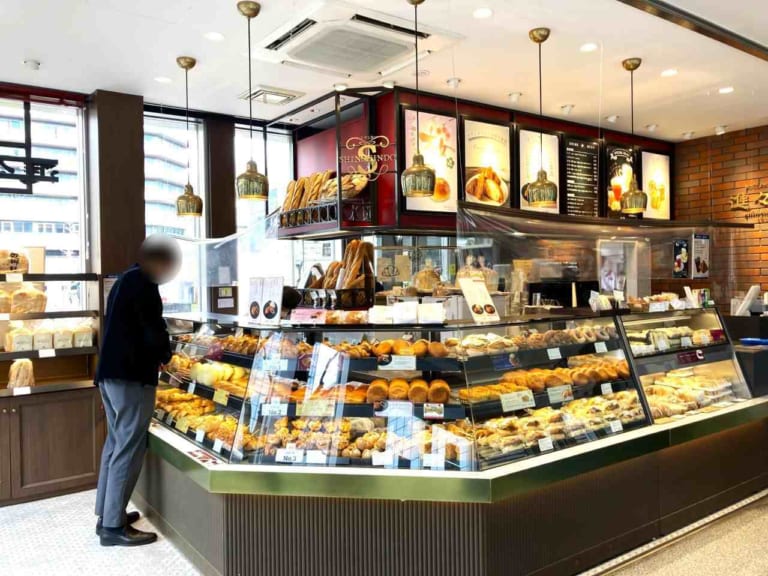 【京都駅ランチ】京都人に愛される老舗パン屋！「進々堂 JR京都駅前店」おすすめTOP3 | TABIZINE～人生に旅心を～