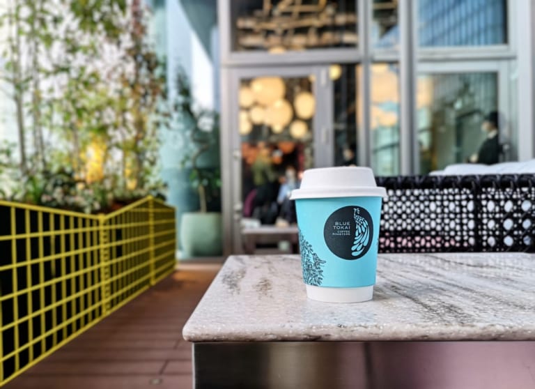 【東京ミッドタウン八重洲のフードコート「ヤエパブ」】穴場でおしゃれすぎる！待ち合わせや立ち飲みもOK | TABIZINE～人生に旅心を～