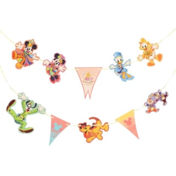 【東京ディズニーリゾート】 40周年を華やかに彩るグッズ！ピンバッジ・スマホリング・タオルなどおすすめアイテム21選 | TABIZINE～人生に旅心を～