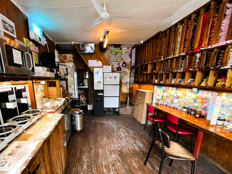 【韓国最新ルポ】24時間好きな麺が食べられる！話題の「無人ラーメンコンビニ」に行ってみた | TABIZINE～人生に旅心を～