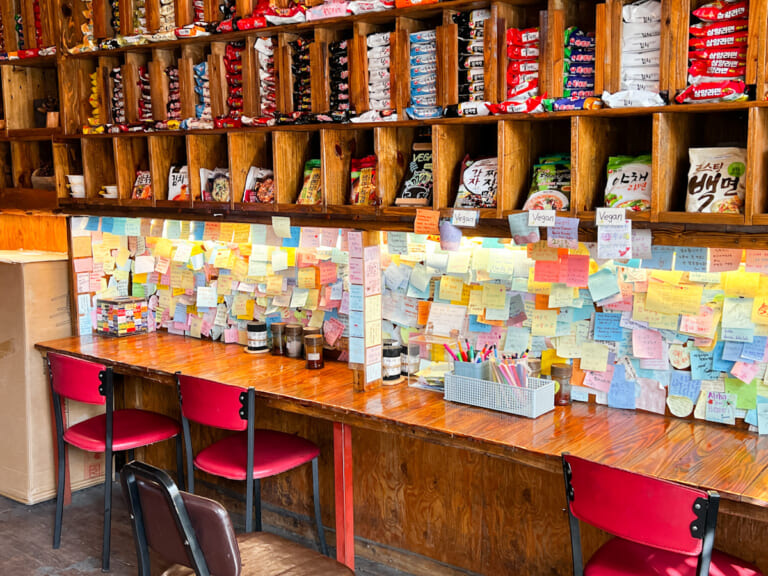 【韓国最新ルポ】24時間好きな麺が食べられる！話題の「無人ラーメンコンビニ」に行ってみた | TABIZINE～人生に旅心を～