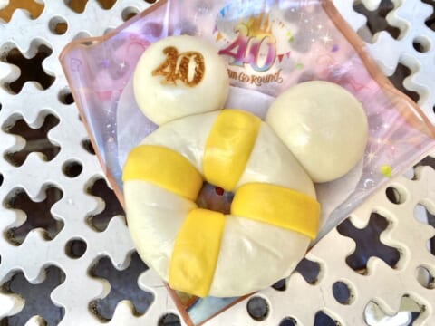 【東京ディズニーリゾート現地速報】40周年限定の「ミッキーうきわまん」実食！2つの味が楽しめる！ | TABIZINE～人生に旅心を～