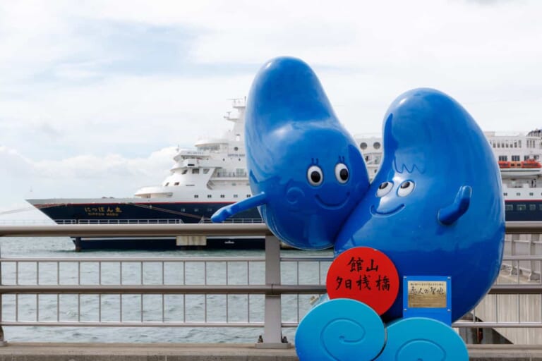 【実はこれが日本一】長さ500m！館山湾の桟橋は夕日の名所＆恋人の聖地 | TABIZINE～人生に旅心を～