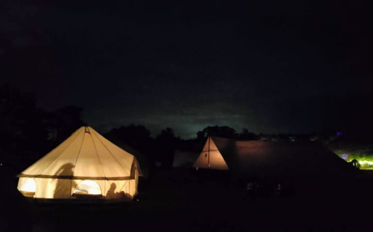 【BEAMSとAMUSEが手掛ける体験型アドベンチャー施設】河口湖「FUJI GATEWAY」宿泊ルポ！初心者・手ぶら・日帰りもOK | TABIZINE～人生に旅心を～