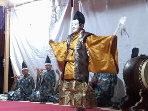 【日本三奇祭】500を超える松明で街が炎に包まれる「吉田の火祭り」に行ってみた | TABIZINE～人生に旅心を～