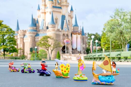 【東京ディズニーリゾート40周年】「CONVERSE」プロデュースやパレードをモチーフにしたグッズが登場！ | TABIZINE～人生に旅心を～