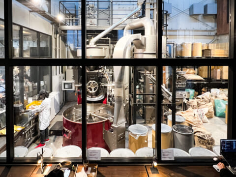 【SNSで話題の「Factory ＆ Labo 神乃珈琲」に行ってみた！】焙煎室を持つ開放感満点の無機質カフェ｜学芸大学 | TABIZINE～人生に旅心を～