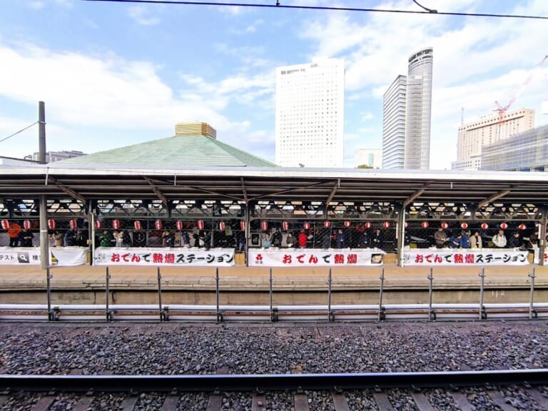 【速報】駅のホームで「こたつでおでん酒」が楽しめる！？JR両国駅の幻の3番ホームが大衆酒場になっている！ | TABIZINE～人生に旅心を～