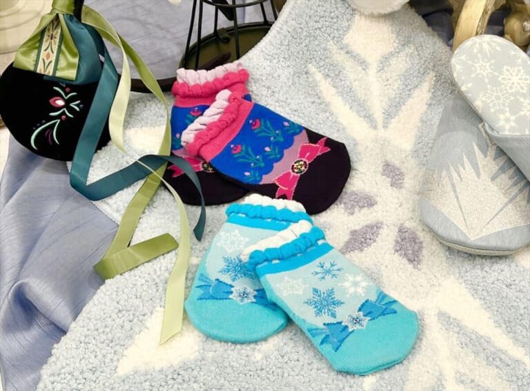 【東京ディズニーシー】ファンタジースプリングス新作グッズ55選！お菓子や可愛いカチューシャも！ | TABIZINE～人生に旅心を～