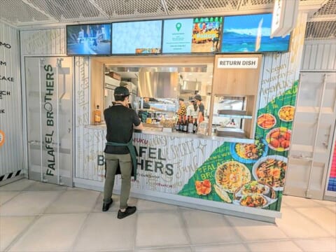 【原宿の真ん中に緑あふれるフードコート誕生！】ハラカド「原宿のまちの食堂」6Fの個性豊かな全11店を現地ルポ | TABIZINE～人生に旅心を～