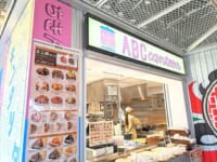 【原宿の真ん中に緑あふれるフードコート誕生！】ハラカド「原宿のまちの食堂」6Fの個性豊かな全11店を現地ルポ | TABIZINE～人生に旅心を～