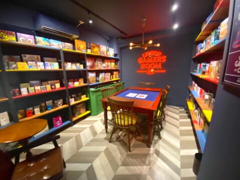 【倍率40倍！住所非公開の秘密のボドゲルームで遊んでみた】コスパ最強！没入感最高！ | TABIZINE～人生に旅心を～