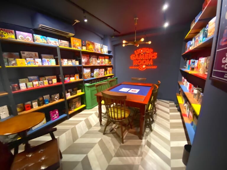 【倍率40倍！住所非公開の秘密のボドゲルームで遊んでみた】コスパ最強！没入感最高！ | TABIZINE～人生に旅心を～