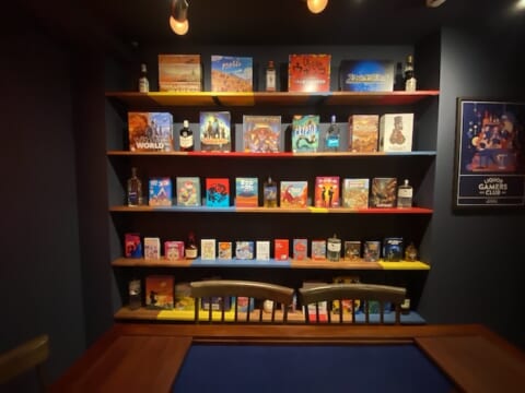 【倍率40倍！住所非公開の秘密のボドゲルームで遊んでみた】コスパ最強！没入感最高！ | TABIZINE～人生に旅心を～