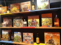 【倍率40倍！住所非公開の秘密のボドゲルームで遊んでみた】コスパ最強！没入感最高！ | TABIZINE～人生に旅心を～