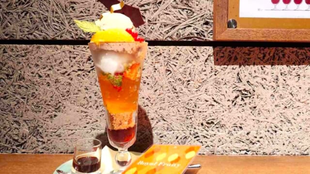 【東京夜パフェ巡礼Vol.3】ショコラのマリアージュを堪能「パティスリー＆カフェデリーモ」の夜パフェ│日比谷 | TABIZINE～人生に旅心を～