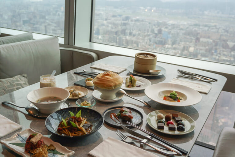 【台湾・台北101の天空ビュッフェ】絶景と味わう高級台湾グルメ×世界の珍味「饗 A Joy」が愛される理由 | TABIZINE～人生に旅心を～