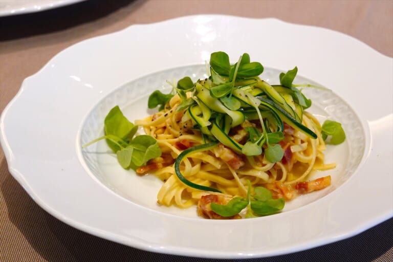 【罪悪感ナシの糖質オフ食品「SUNAO」】旅で疲れた胃腸をおいしく健康にリフレッシュ！有名シェフ開発の限定メニューも | TABIZINE～人生に旅心を～