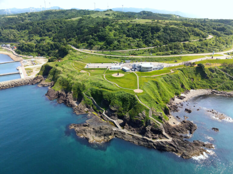 絶景！道の駅【3】風の町で日本海の雄大な景色を独り占め！北海道「道の駅 上ノ国 もんじゅ」 | TABIZINE～人生に旅心を～
