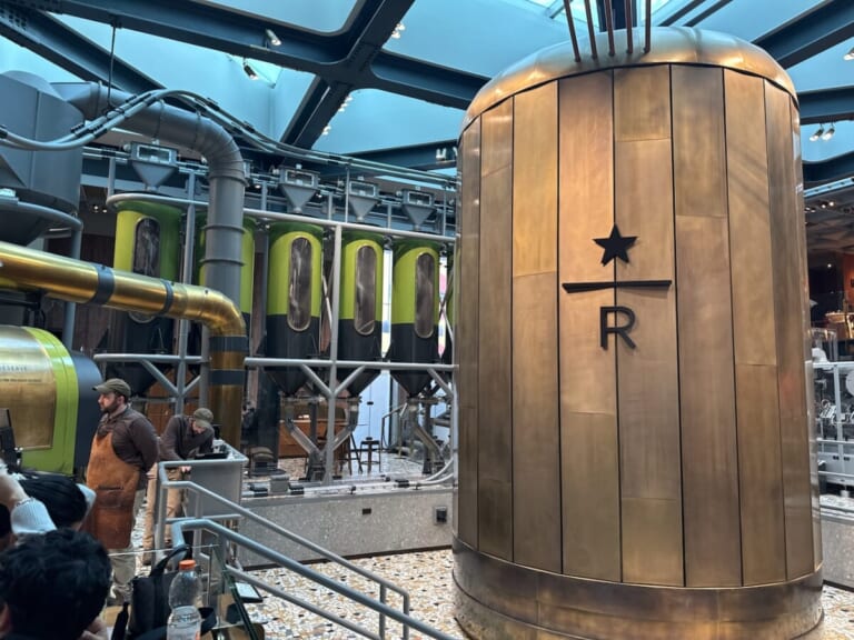 【世界のスタバのぞいてみない？】限定グッズから驚きのメニューまで31選 | TABIZINE～人生に旅心を～