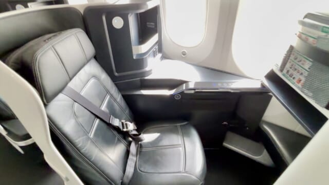 【ZIPAIR Tokyo 搭乗ルポ】話題の長距離LCCのフライトの快適さやサービスについて徹底解説！ | TABIZINE～人生に旅心を～