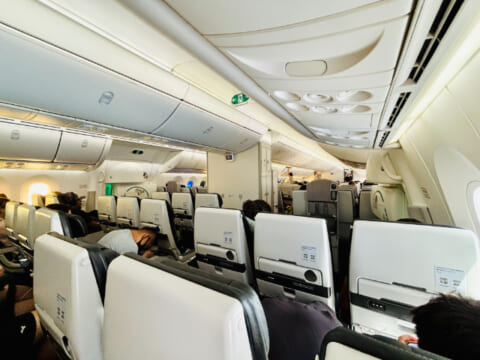 【ZIPAIR Tokyo 搭乗ルポ】話題の長距離LCCのフライトの快適さやサービスについて徹底解説！ | TABIZINE～人生に旅心を～