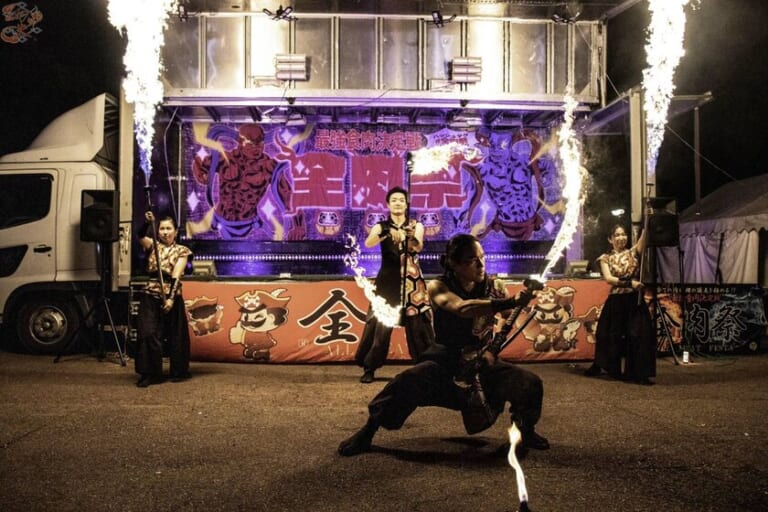 【全肉祭 in 徳島】全国の肉グルメが50店舗集結！ワイン試飲やファイヤーショーも｜藍場浜公園 | TABIZINE～人生に旅心を～